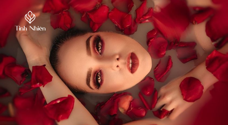 Tắm nước hoa hồng có tác dụng gì?